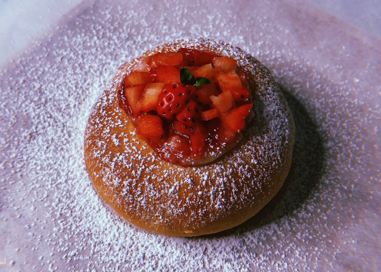 strawberry cheesecake buns
